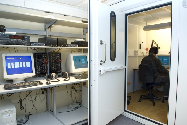 Institute for Language Sciences Labs | Phonetics lab